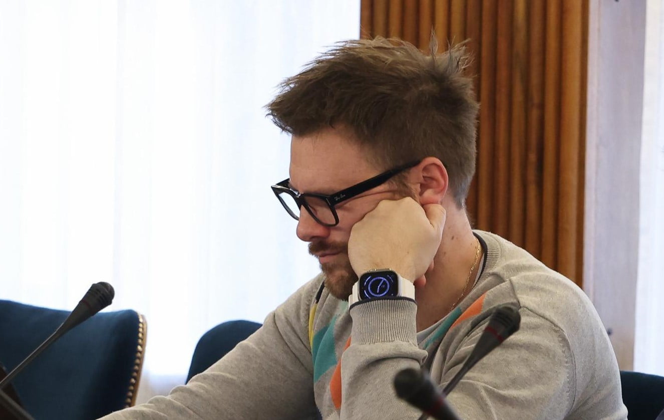Ko so Janši kradli poslanski mandat, so že bili zapleti kot ob Bešič ...