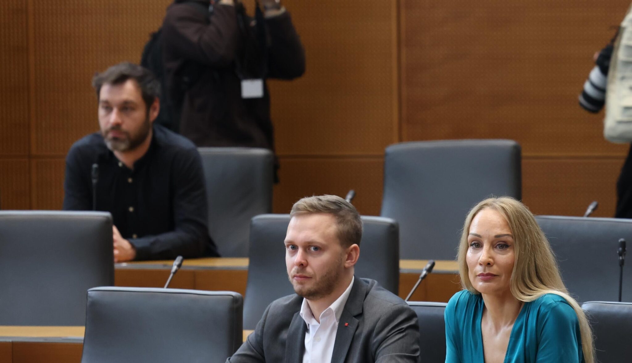 Pogovor Hana s Prednikom pred odstopom, s katerim se seznanja DZ ...