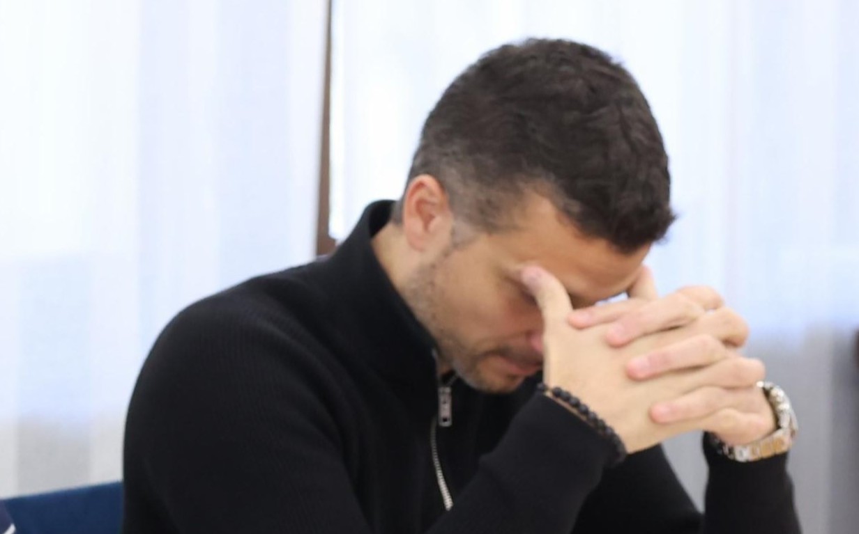 Pogovor Hana s Prednikom pred odstopom, s katerim se seznanja DZ ...